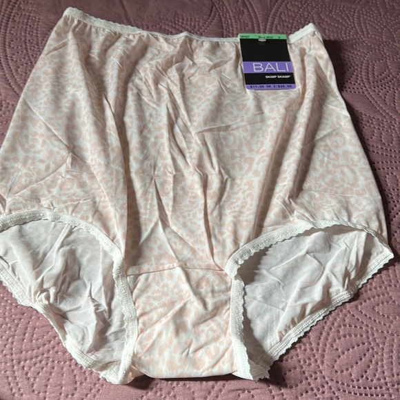 Bali | Intimates & Sleepwear | Bali Skim Skamp Briefs | Poshmark